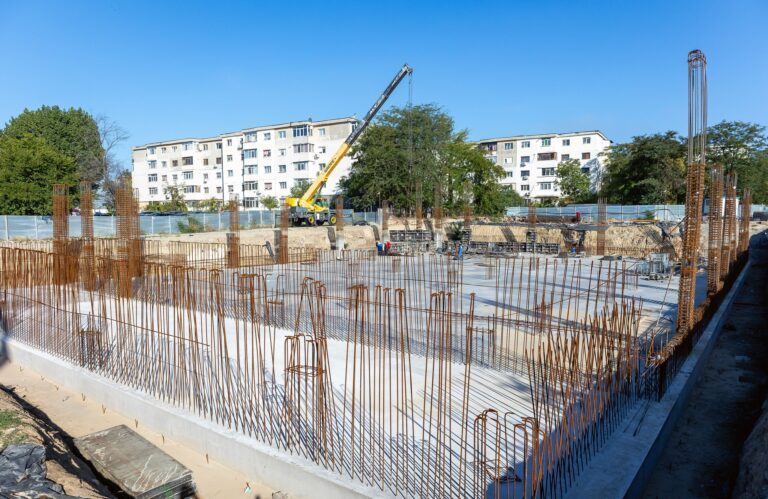 Prinde contur noua parcare construită de Primăria Galați în Micro 39 C ...